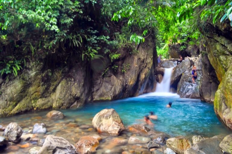 Curug Leuwi Hejo: Menemukan Surga Tersembunyi Dengan Kolam Hijau Toska ...